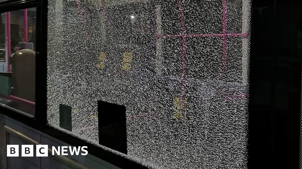 Portsmouth youths smash window of bus carrying hospital staff - BBC News