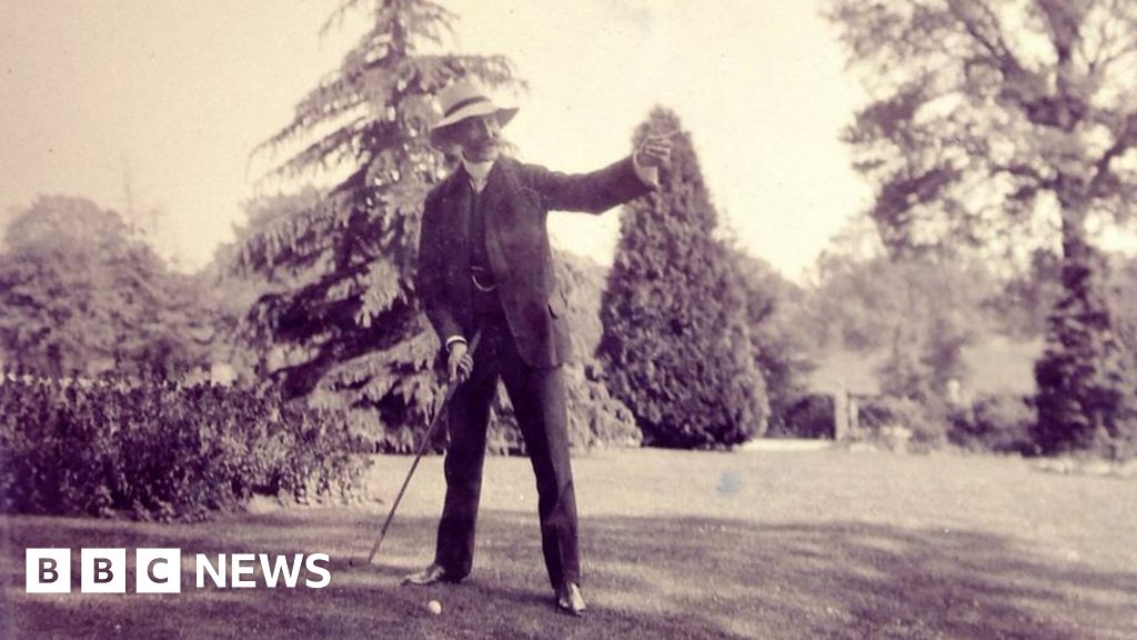 Twitter detectives solve Edwardian photos mystery - BBC News
