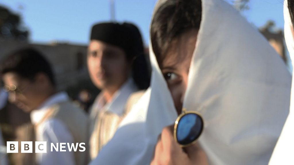 Libya's eastern authority bans women travelling solo - BBC News