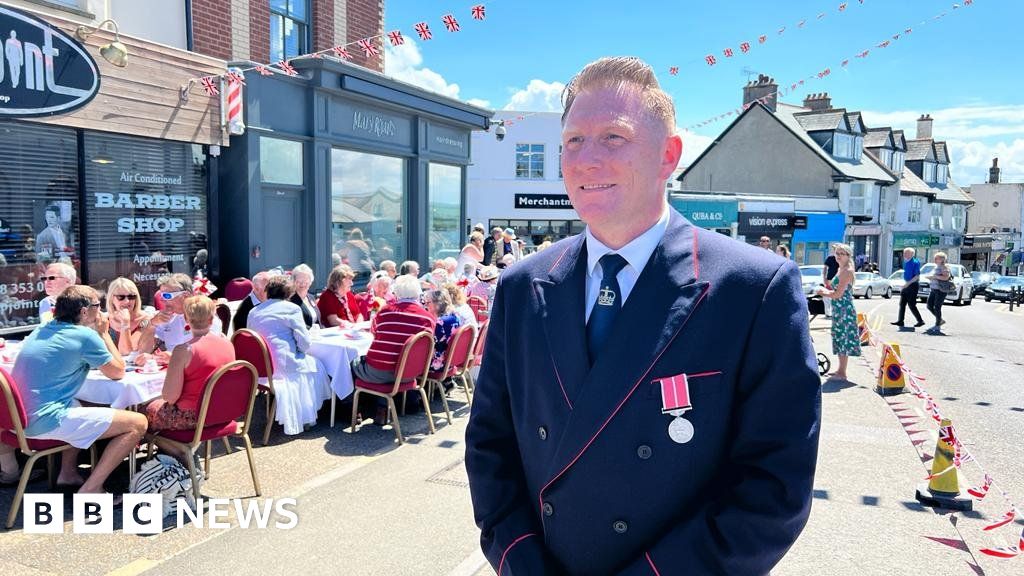 Platinum Jubilee: Postmaster hosts cream tea street party