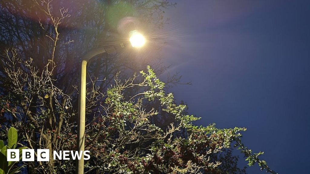 Cornwall street lighting costs to soar by £1.3m - BBC News