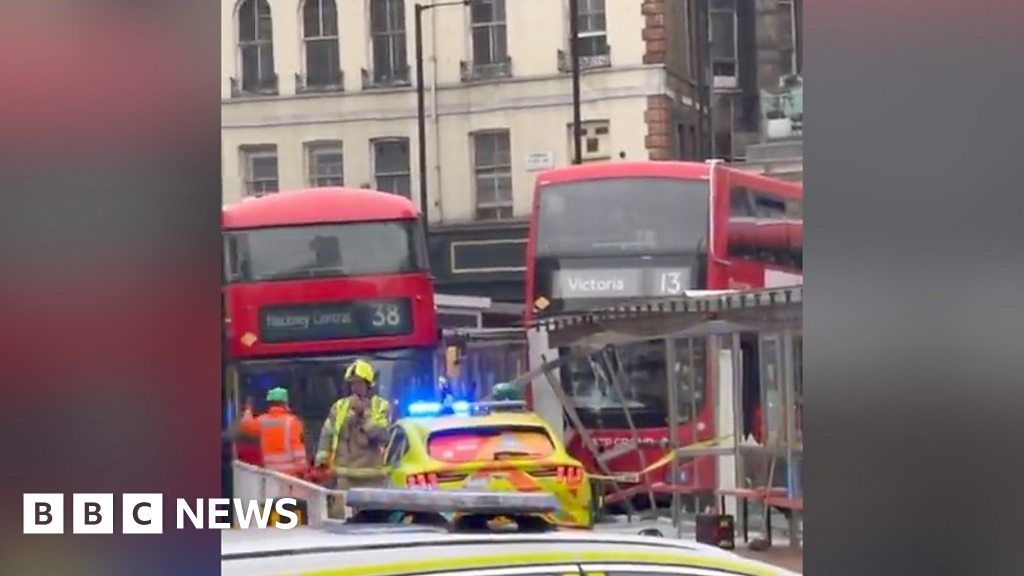 Victoria Bus Station: Aftermath of fatal London bus crash - BBC News