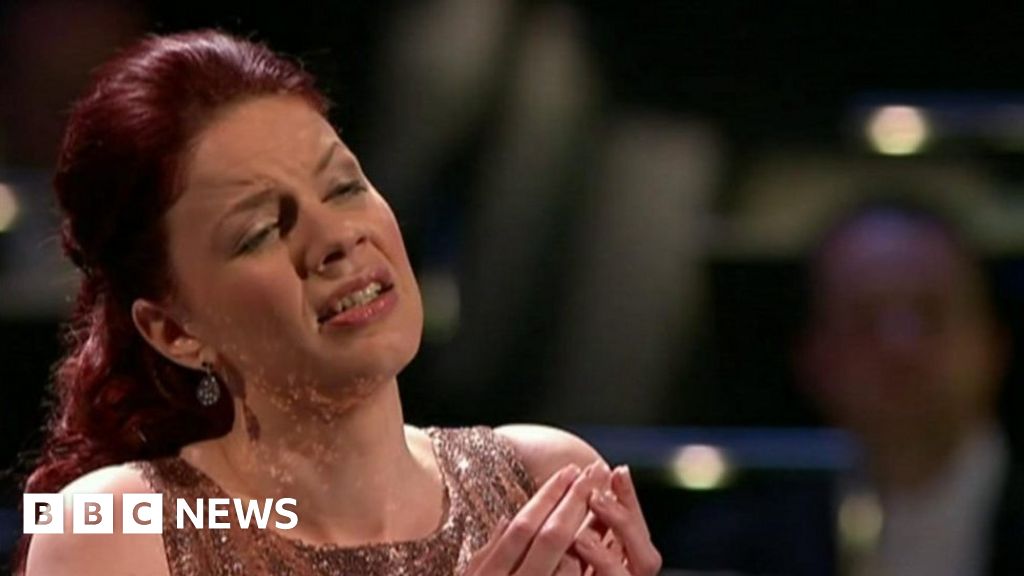 BBC Cardiff Singer of the World: Catriona Morison wins prize - BBC News