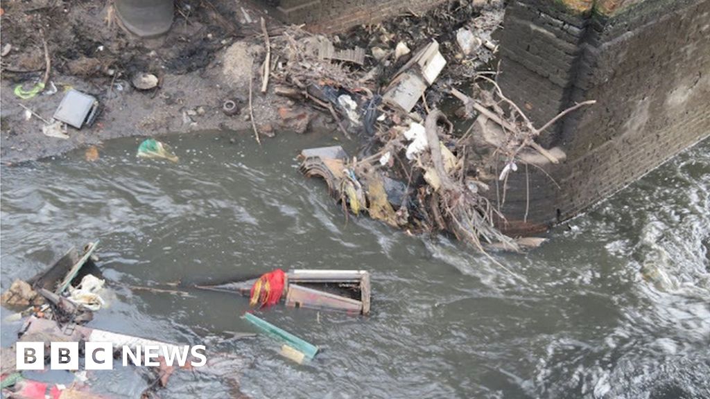 Brent Reservoir draining reveals tonnes of rubbish and 'secret river'