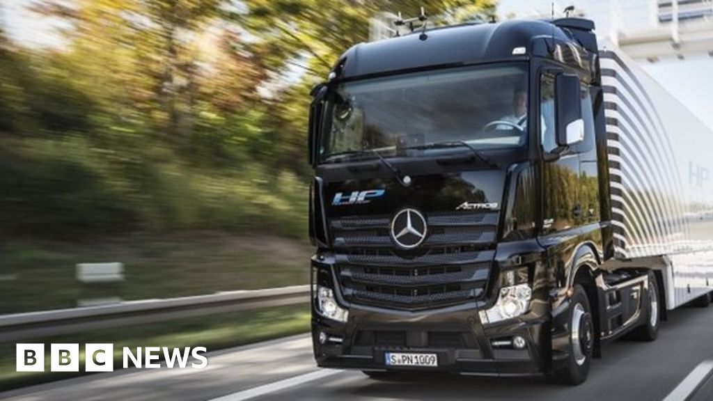 Daimler lorry drives itself on German motorway - BBC News