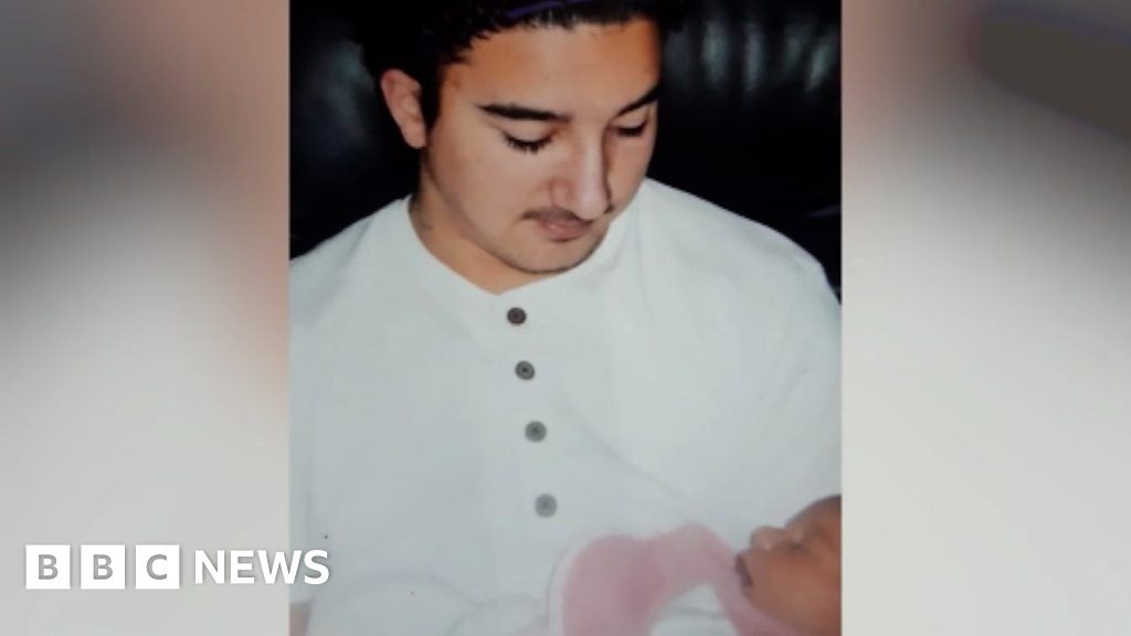 Luke Symons speaks to family from Yemen prison - BBC News