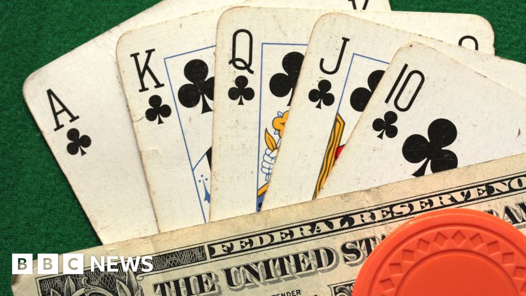 Cards Against Humanity versus Trump's US-Mexico border wall