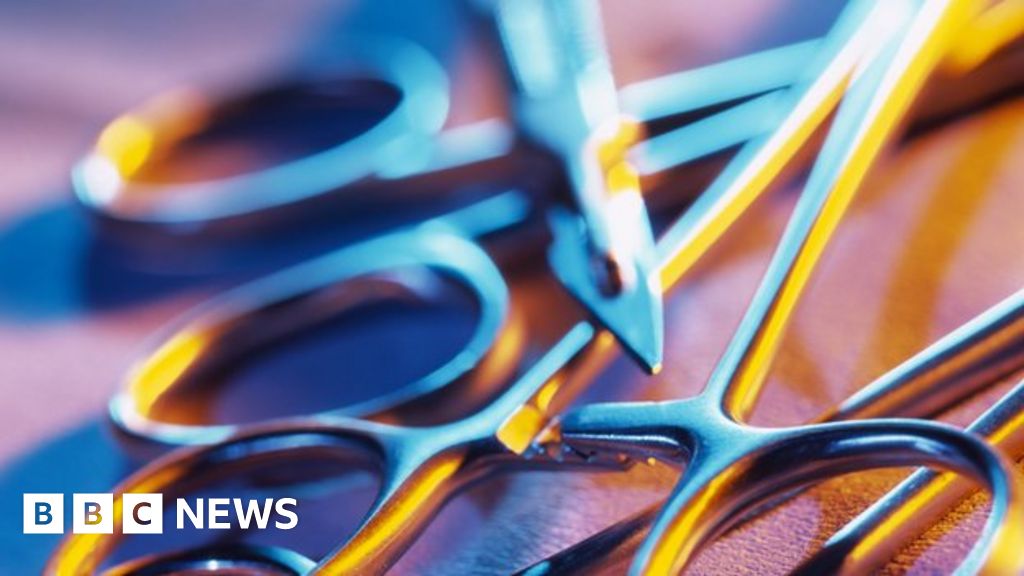 Bowel surgery death rate warning - BBC News