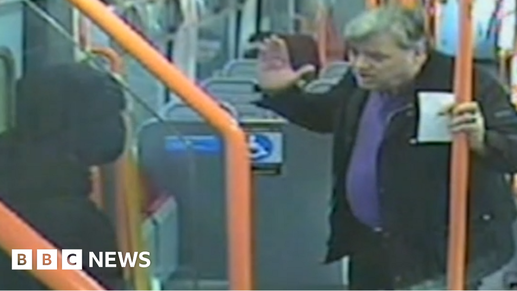 Lee Pomeroy death: 'Frenzied' train attack CCTV shown to jury - BBC News