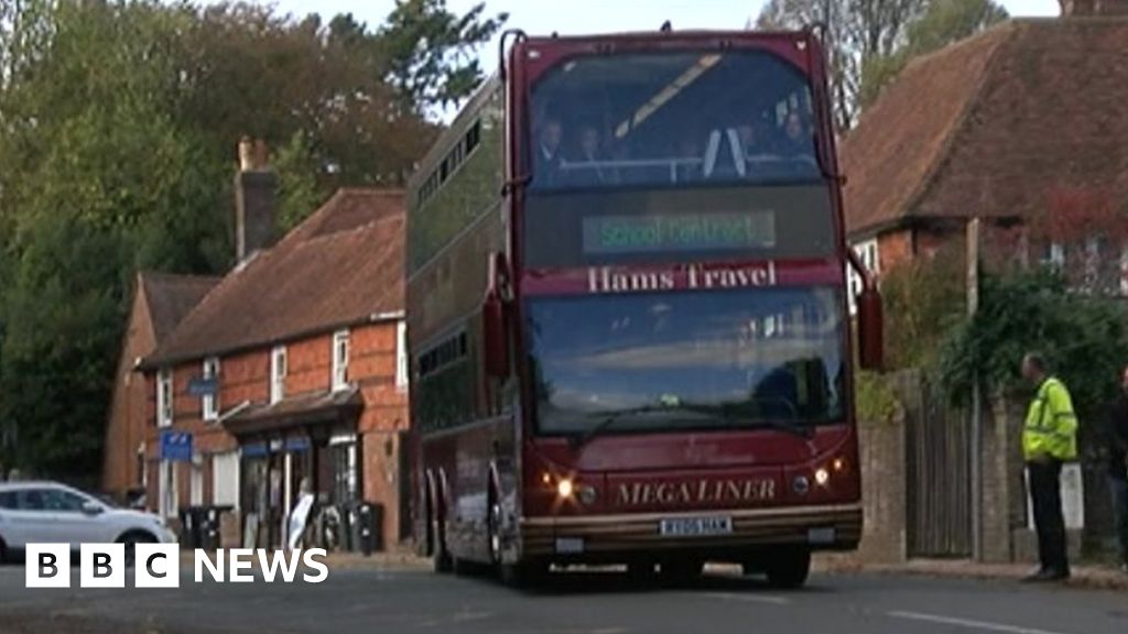 School bus driver suspended after Wadhurst pupils hurt - BBC News