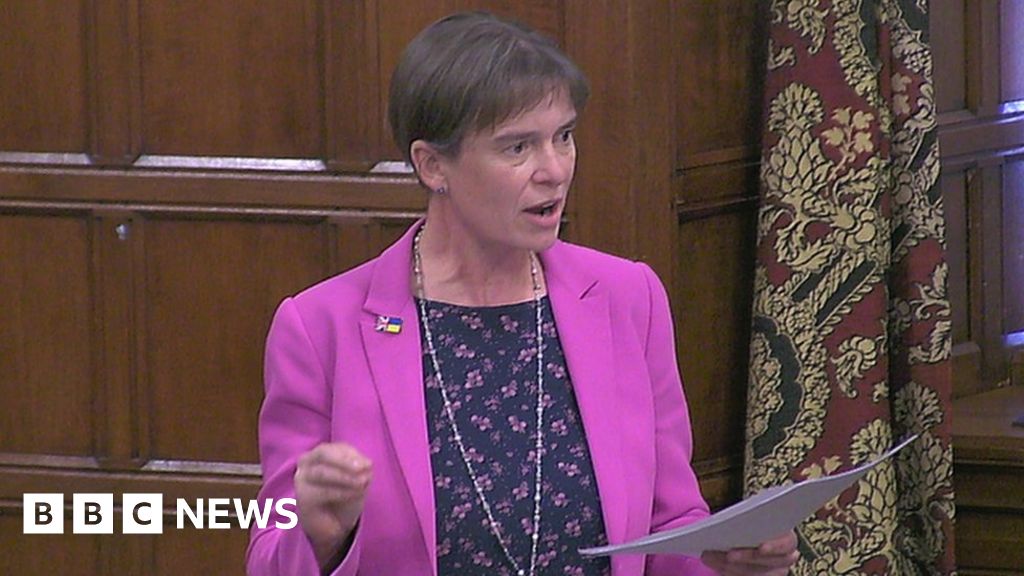 Devon MP Selaine Saxby quits role over 'erosion of trust' - BBC News