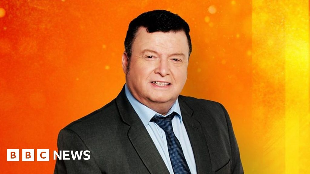 Chris Needs: BBC Radio Wales broadcaster's final farewell - BBC News