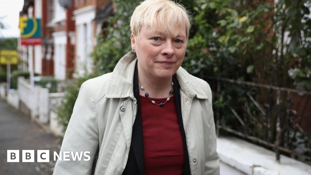 Angela Eagle to announce Labour leadership bid on Monday - BBC News