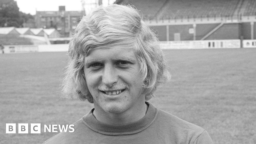Bristol City: Former striker Chris Garland dies age 74 - BBC News