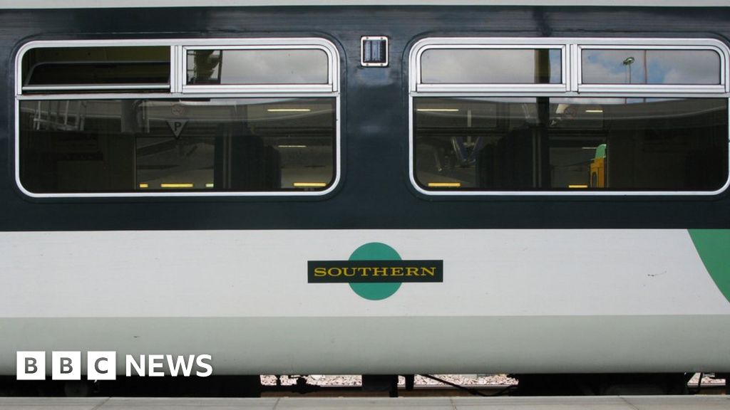 Southern rail strike: Second day of three-day action - BBC News