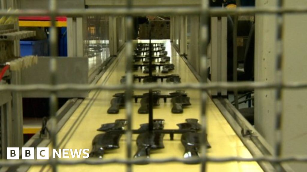 Denroy: Bangor plastics company creating 32 jobs - BBC News