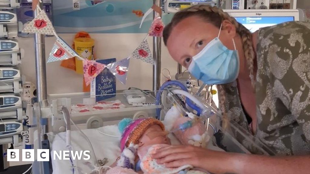 One-parent children hospital visits 'heartbreaking' - BBC News