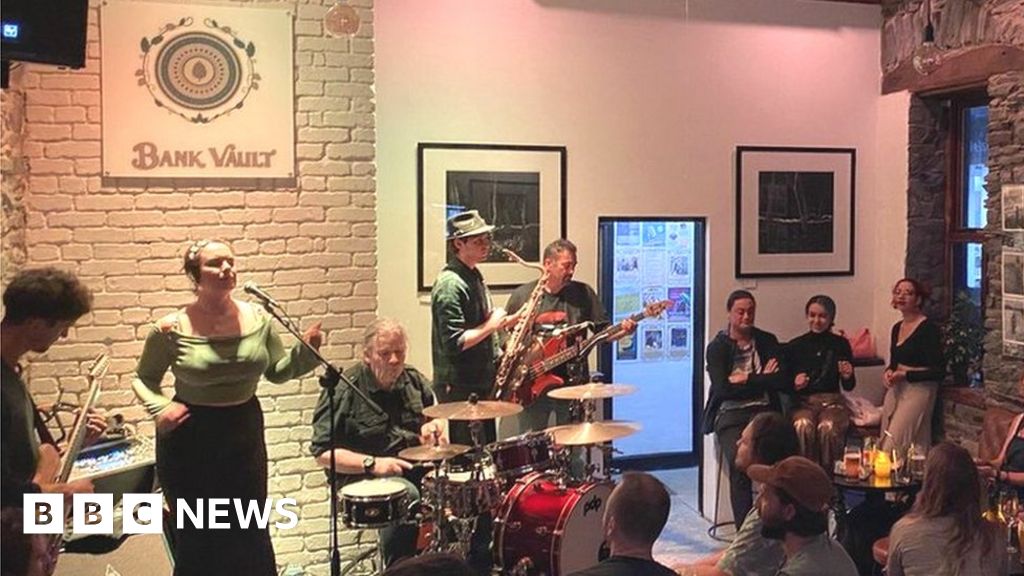 Welsh music venues given £718,000 to help secure future - BBC News