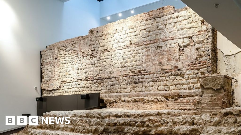 London Roman wall on display after 40 years hidden in basement - BBC News