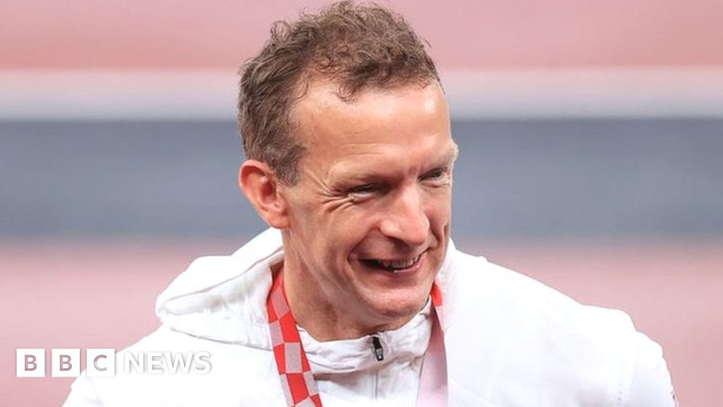 Paralympian Richard Whitehead launches inclusive charity fun run - BBC News