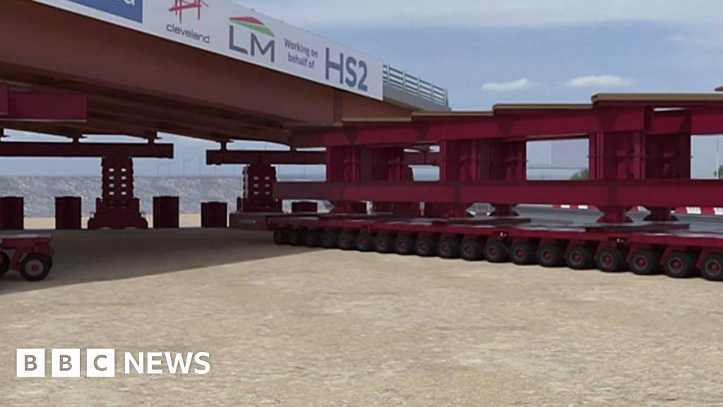 Giant bridge to close M42 motorway near Solihull - BBC News