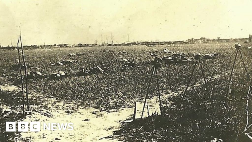 Sussex remembers 366 dead from Somme diversion battle - BBC News