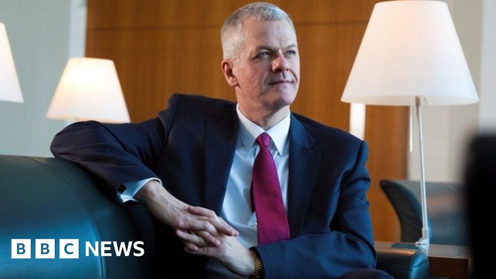 'No confidence' in University of Reading vice-chancellor - BBC News