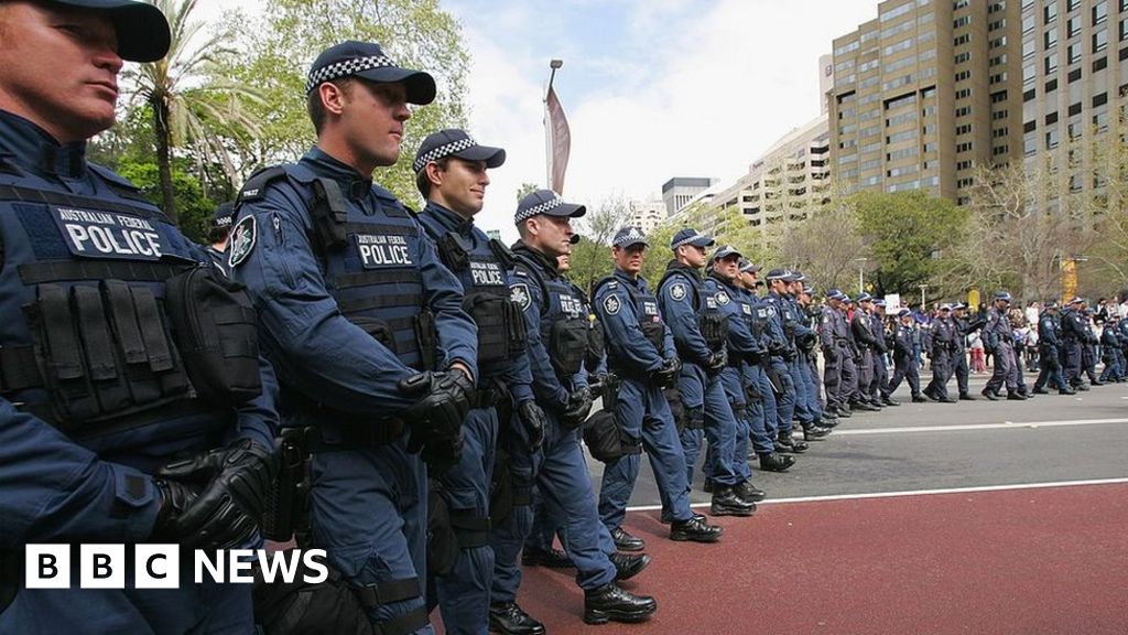 Australia to adopt Home Office-style security model - BBC News
