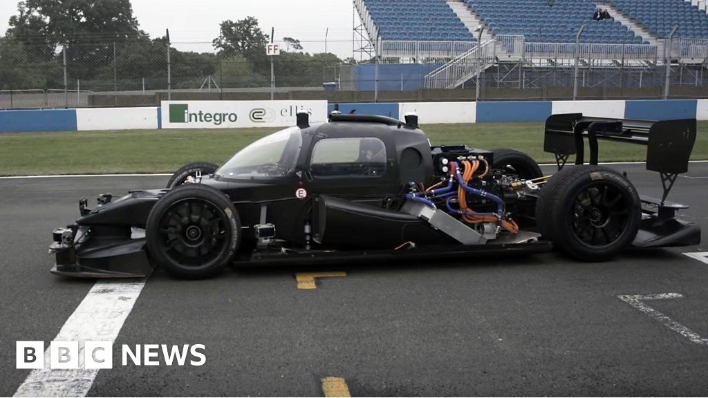 Driverless Roborace car speeds around Donington - BBC News