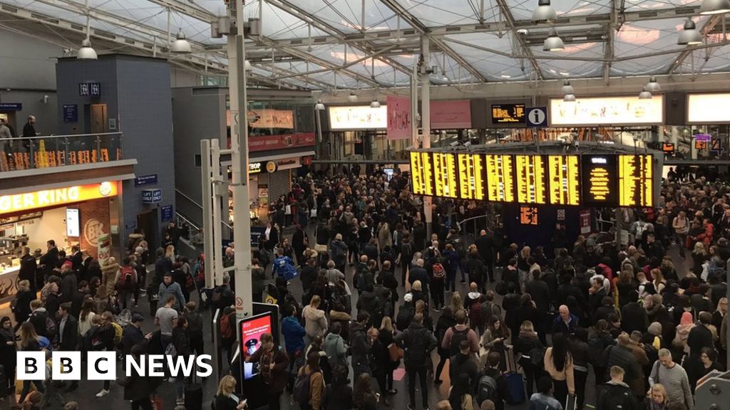 Manchester Piccadilly signal fault leads to rush hour rail misery