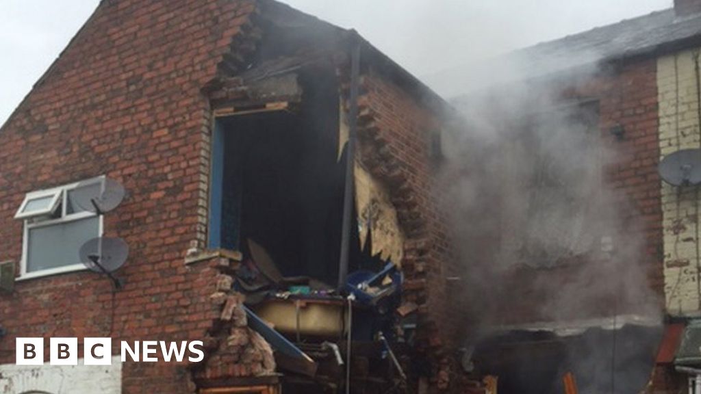 Gorton gas explosion: Man seriously injured - BBC News