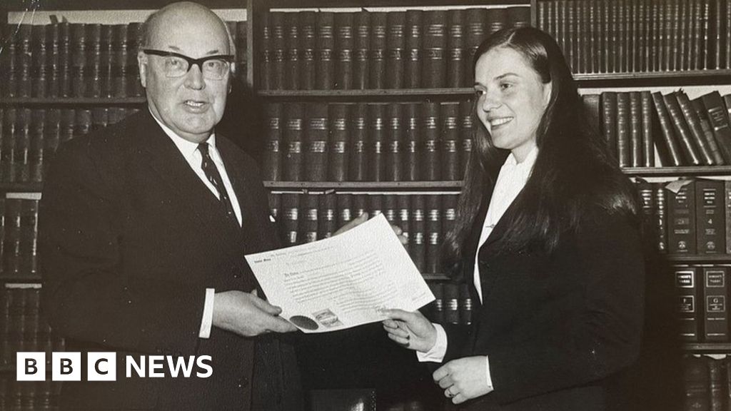 First female Manx advocate 'surprised there was so much fuss' - BBC News