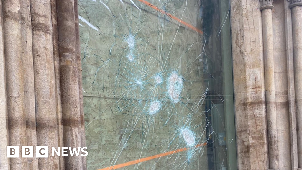 Cambridge's Corpus Clock removed after hammer attack