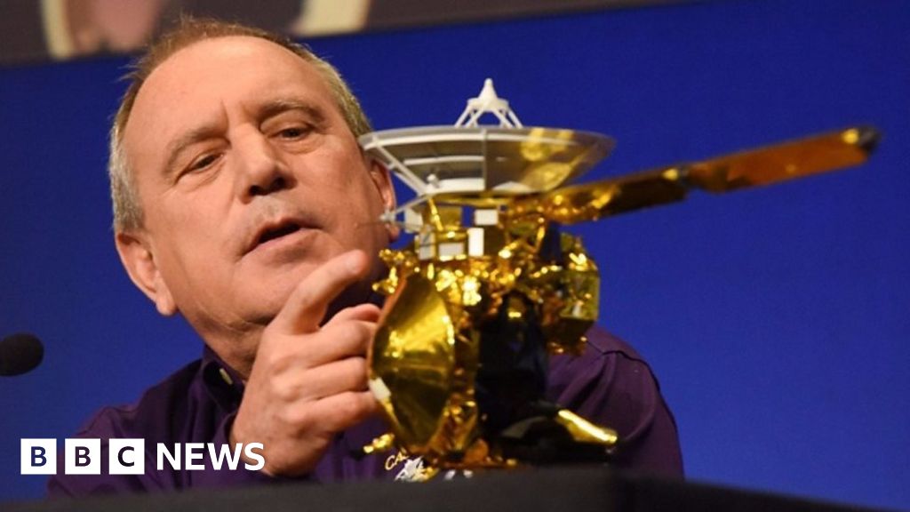 Cassini: Clues to Saturn's formation - BBC News