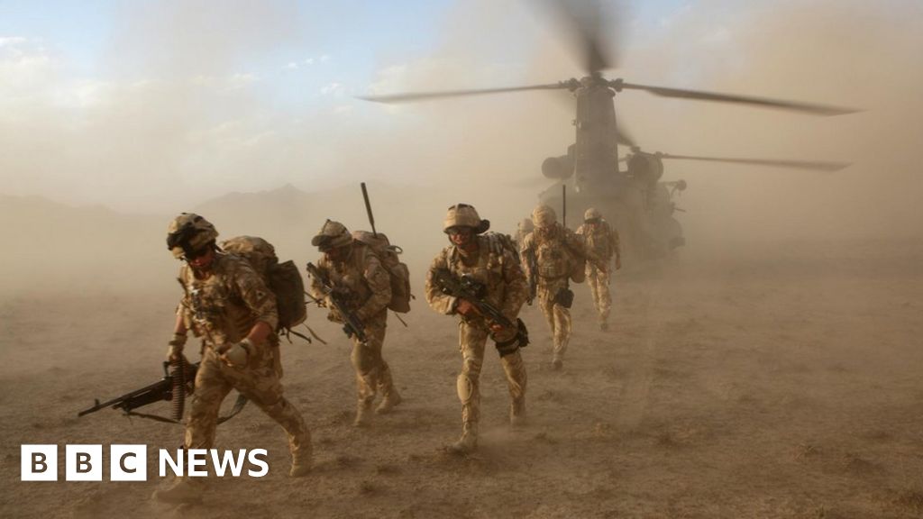 New Army recruitment campaign to promote 'friendship' - BBC News