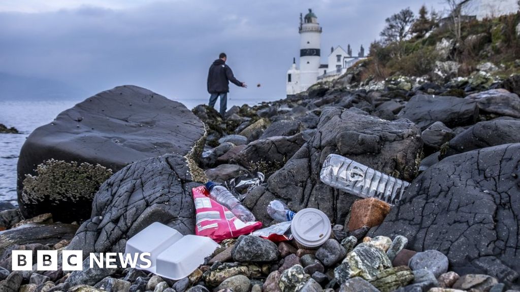 Clean seas battle goes upstream on the River Clyde - BBC News