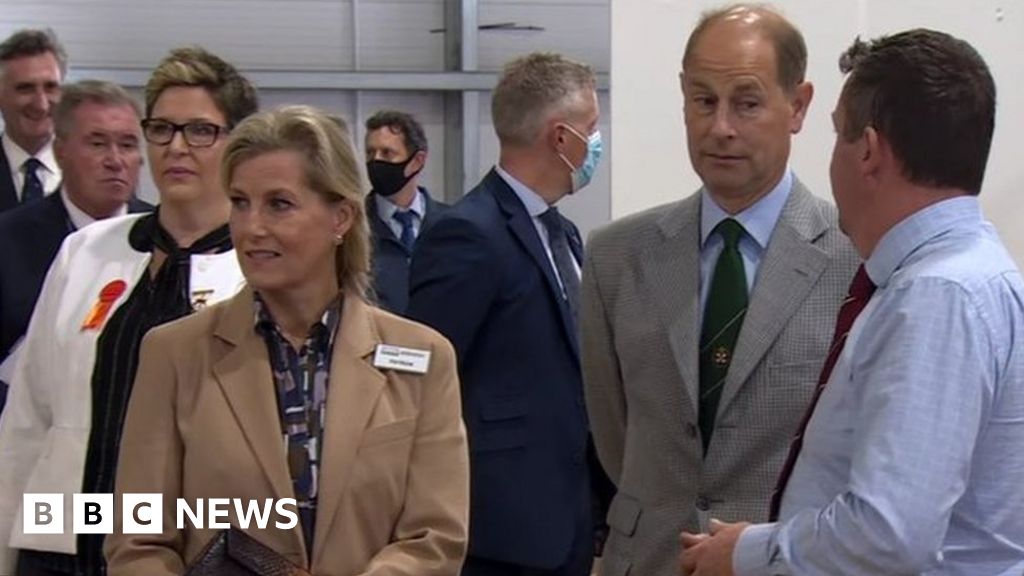 Earl and Countess of Wessex visit Balmoral Show during NI trip - BBC News