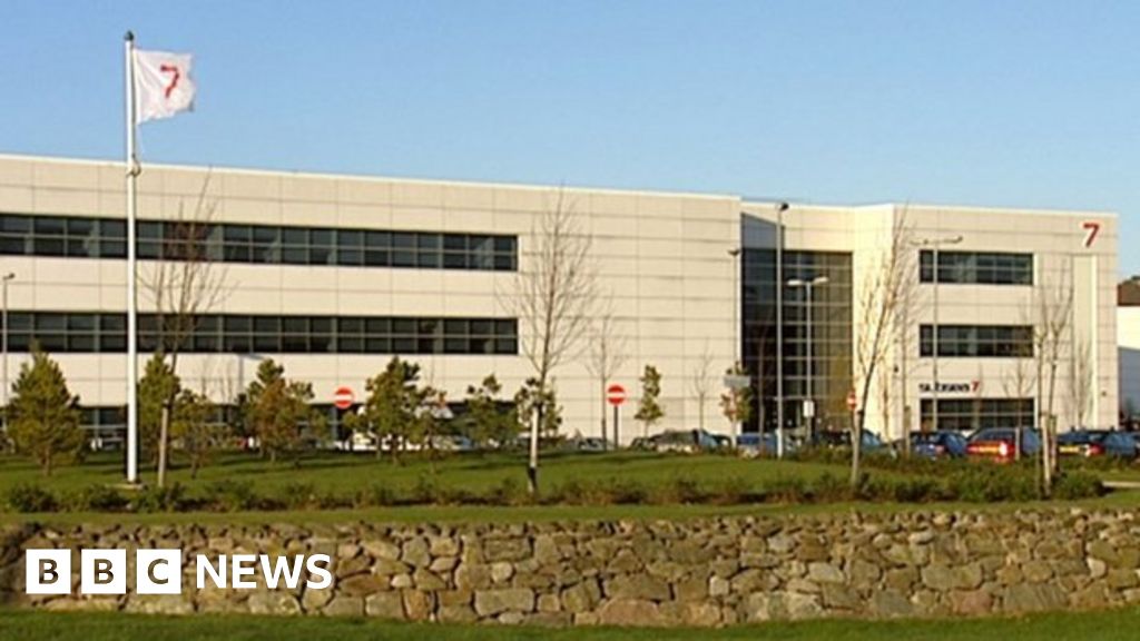 Engineering firm Subsea 7 to cut up to 430 UK jobs - BBC News