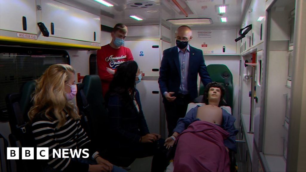 Northern Ireland's first paramedic degree opens at Magee - BBC News