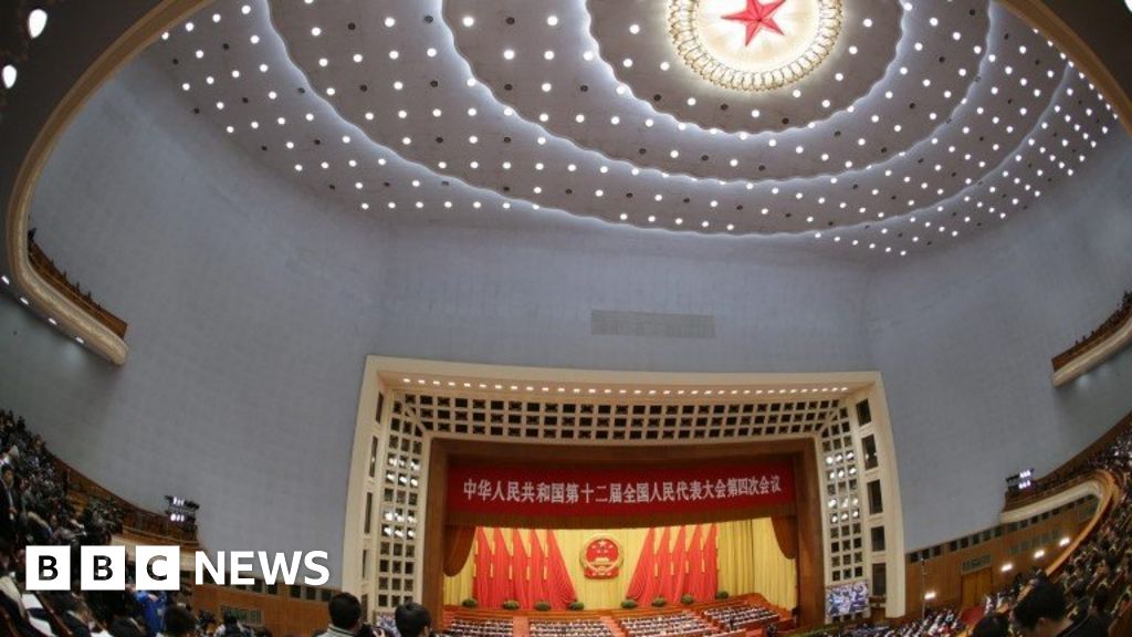 China corruption crackdown 'netted 300,000 in 2015' - BBC News