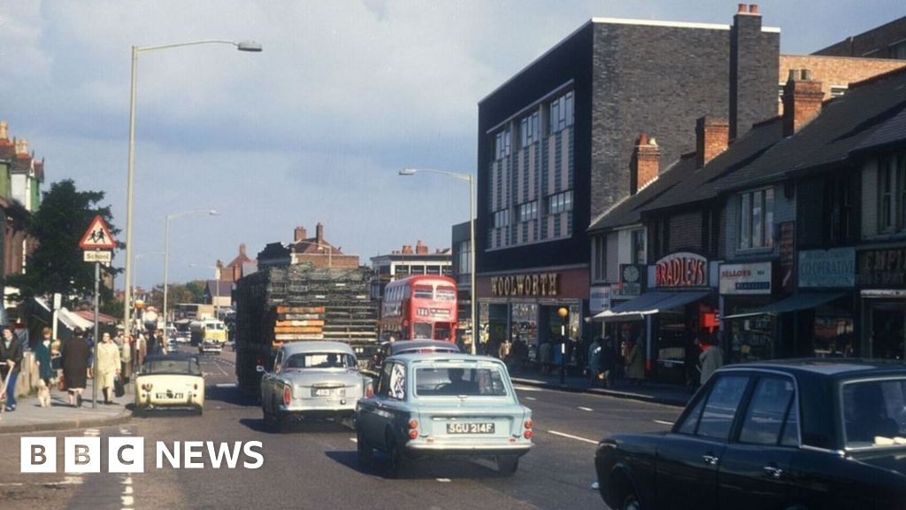 Hundreds of hidden Birmingham photos found - BBC News