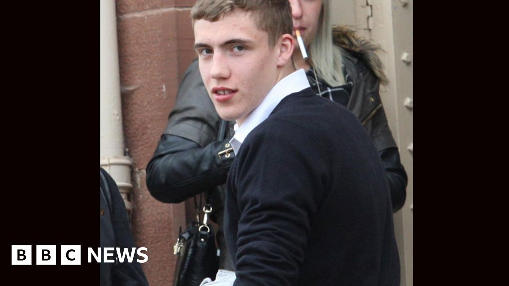 Fort William bomb hoax teen's sentence quashed - BBC News