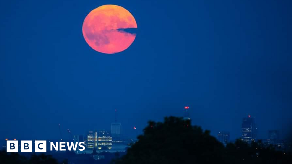 In pictures: Blue supermoon captured over the West Midlands - BBC News