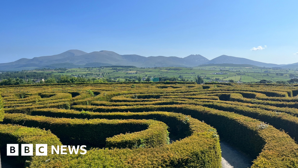 Northern Ireland enjoys blue skies and bright, sunny weather - BBC News