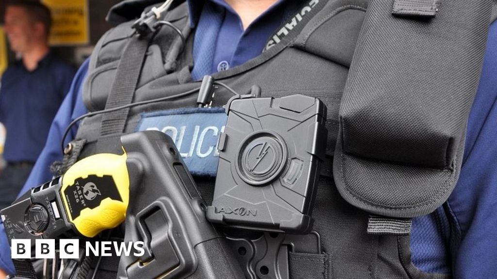 Police body cameras 'reduce the need to fire Taser'