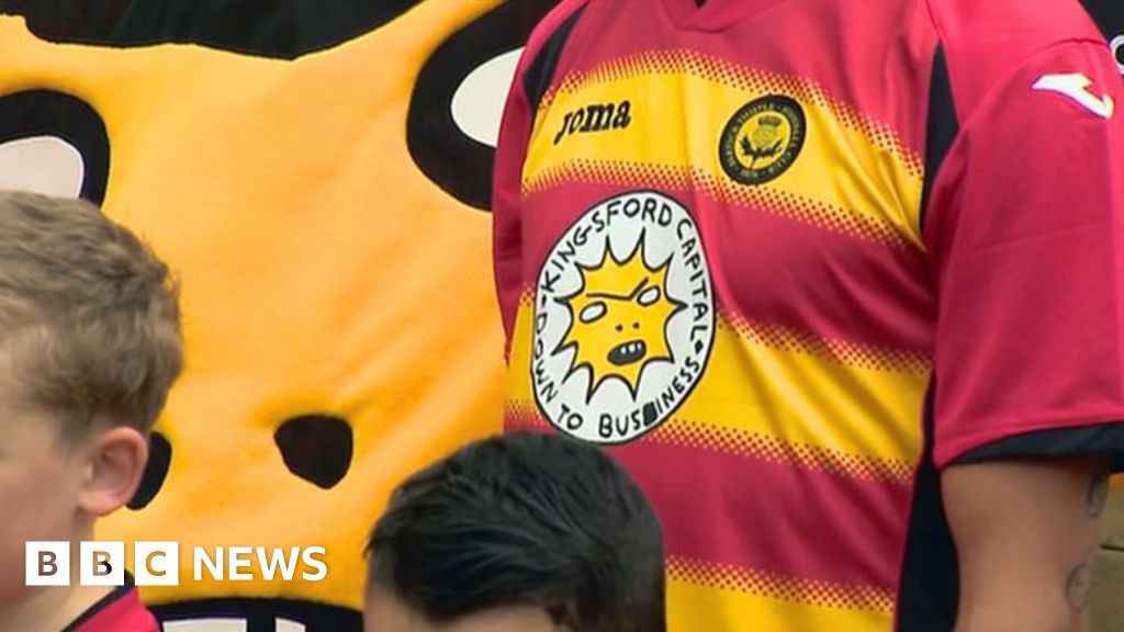 Mascot Kingsley unveils new Partick Thistle strip - BBC News