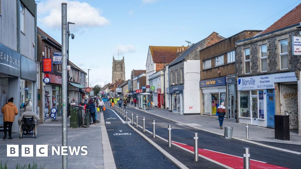 Keynsham High Street changes after falls and collisions - BBC News