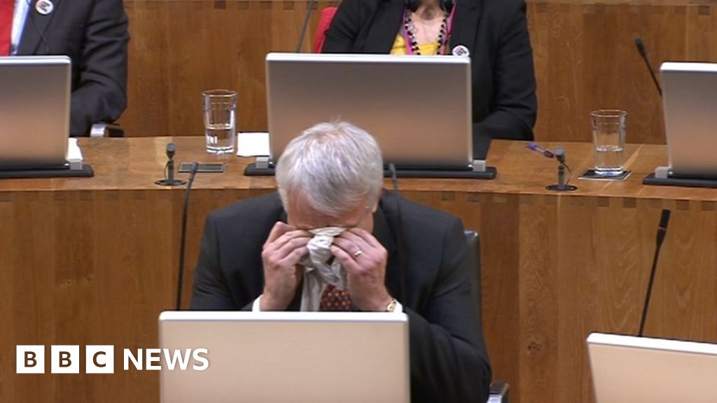 Welsh Assembly: Deadlock in vote for first minister - BBC News