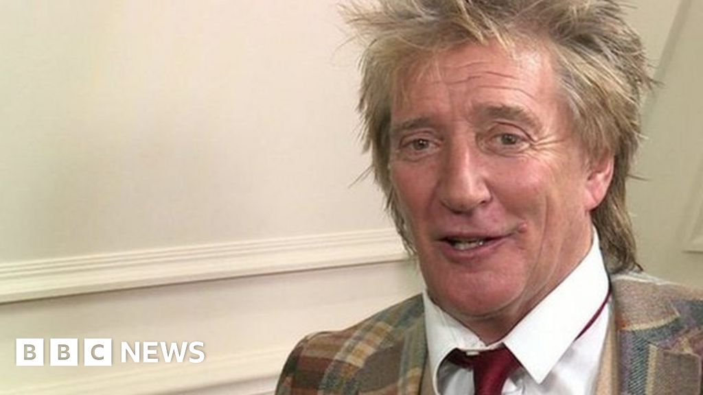Rod Stewart: 'A little tipple helps with the nerves' - BBC News