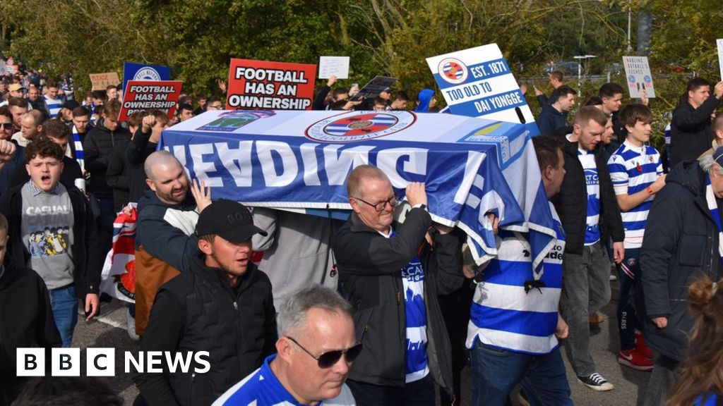 Reading FC fans stage protest against owner Dai Yongge - BBC News